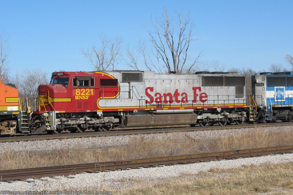 BNSF 8221 shines in the sun